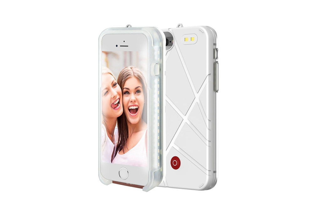 How To Look Amazing In A Selfie At 40+ - Rejuvage